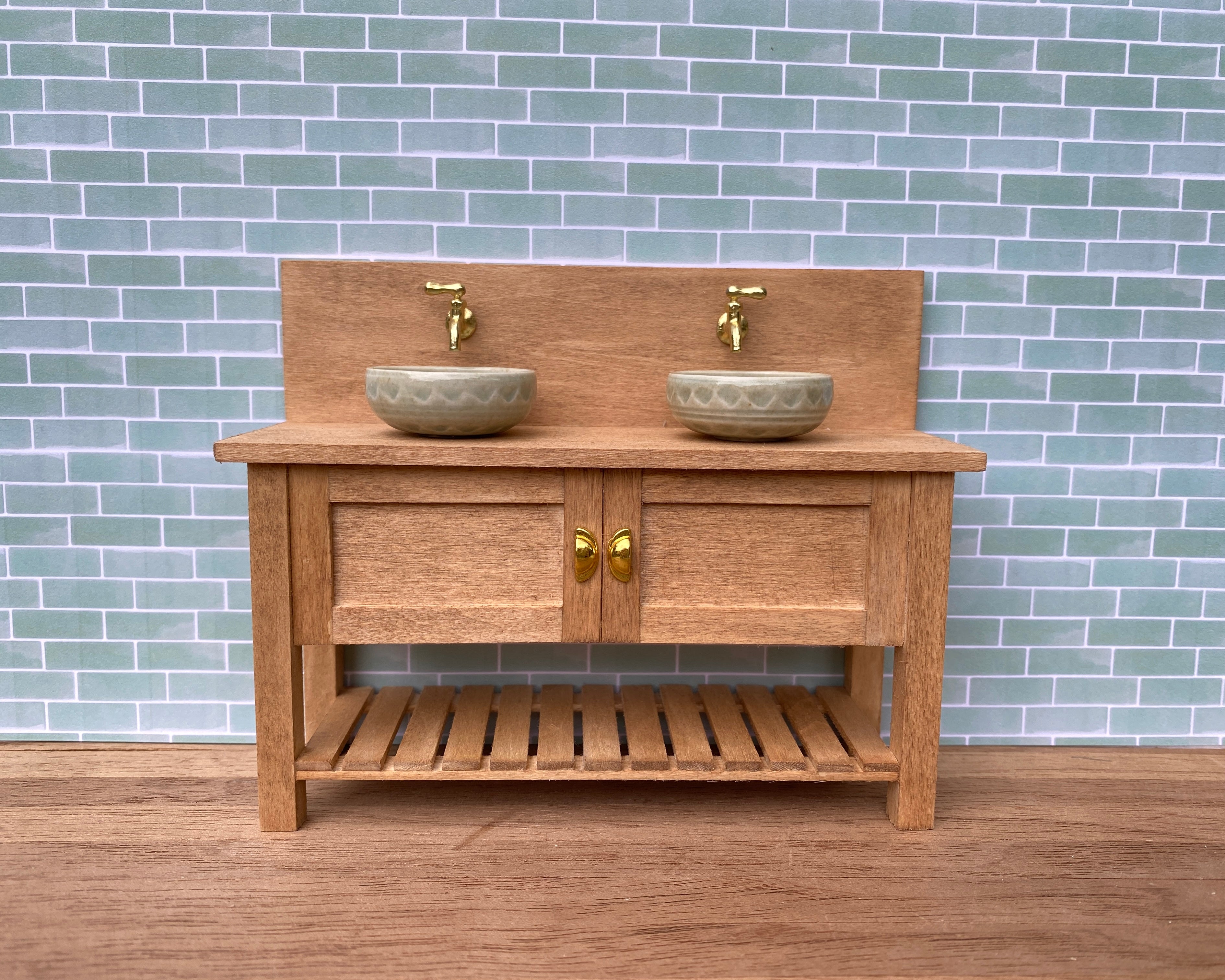 Shaker Vanity – ELF Miniatures