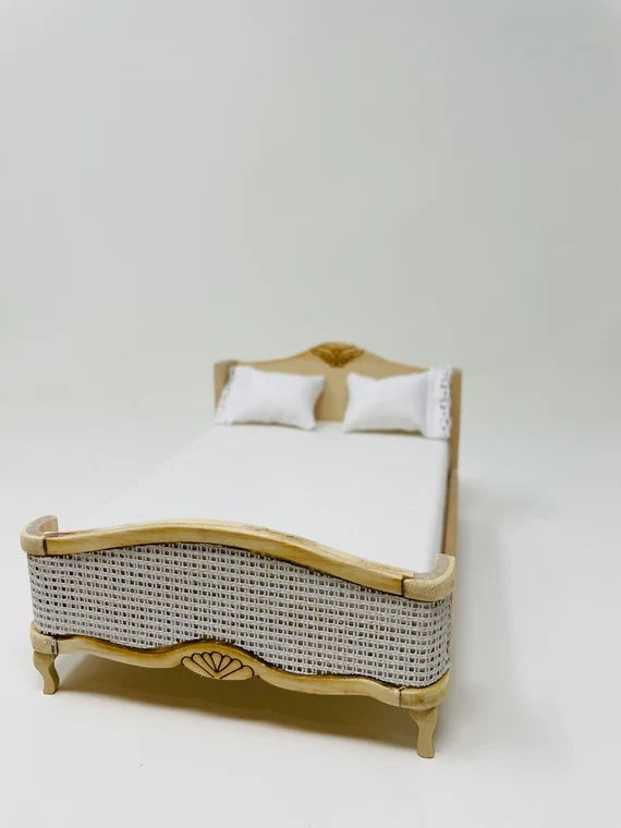 Dollshouse Miniature Wood and Faux rattan Bed – ELF Miniatures
